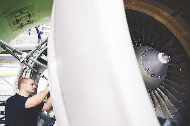 Aircraft engineers: Digital vs manual skills - Aviation Business News