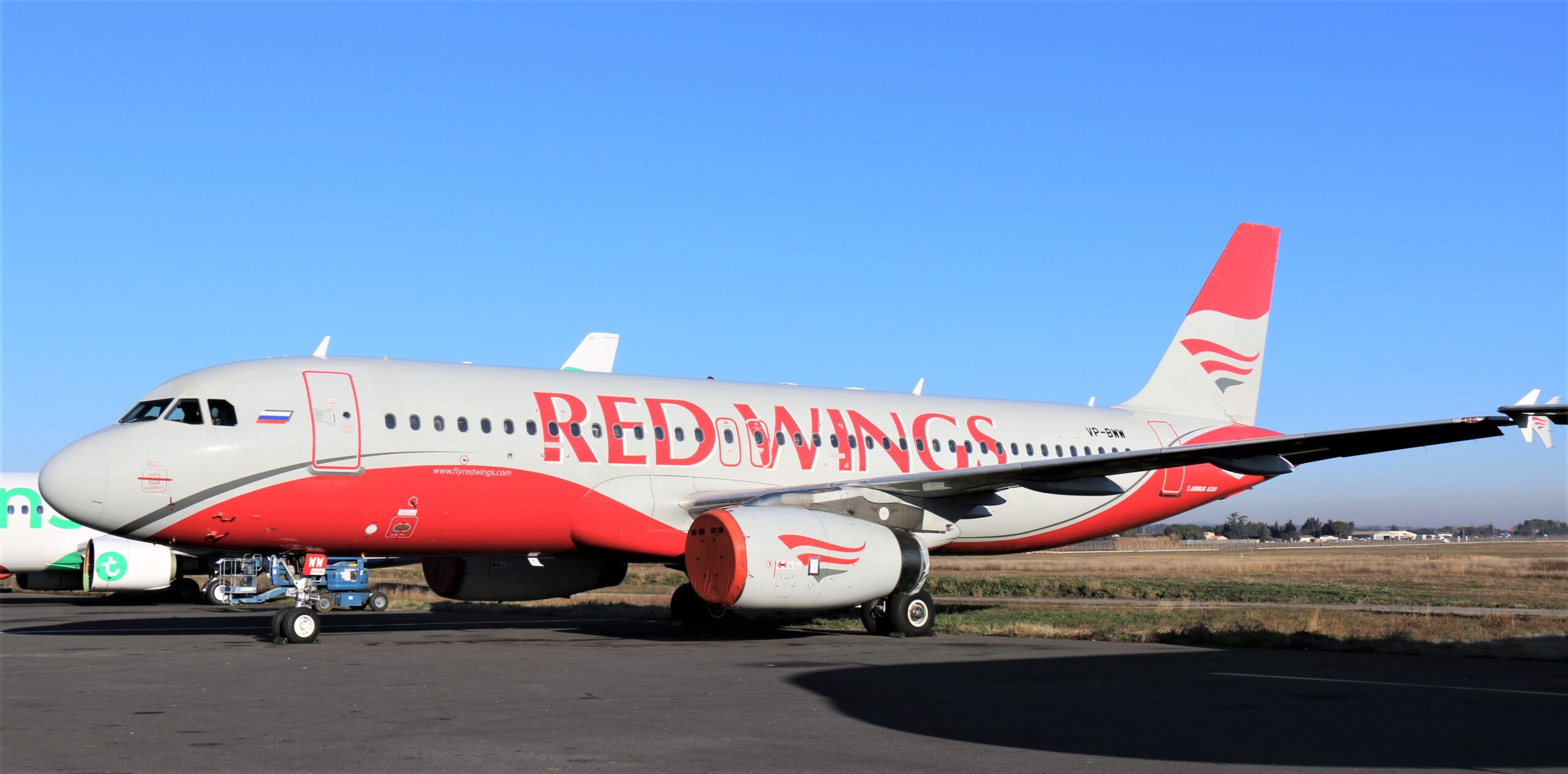 Vallair purchases two A320s from Aviation Capital Group for teardown ...