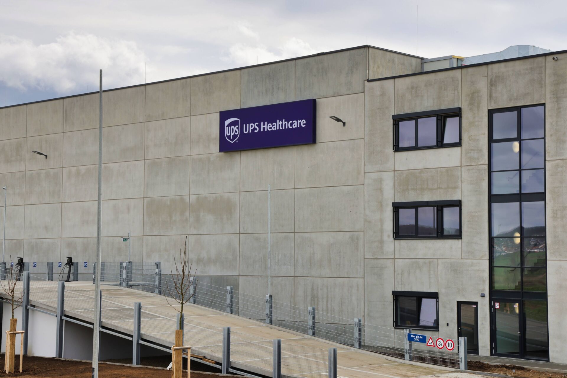 UPS Healthcare opens first dedicated facility in Germany in close ...