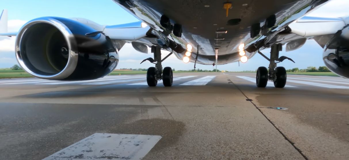 B737 Takeoff Landing Gear View - Aviation Business News