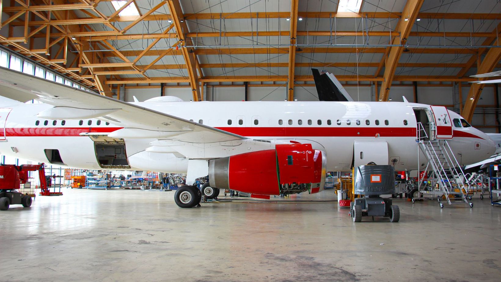 AMAC Aerospace completes maintenance work on an A320